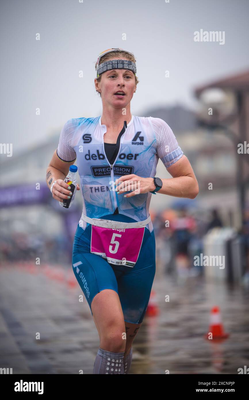 Stephanie Clutterbuck participating in the Zarauz Triathlon (Spain ...