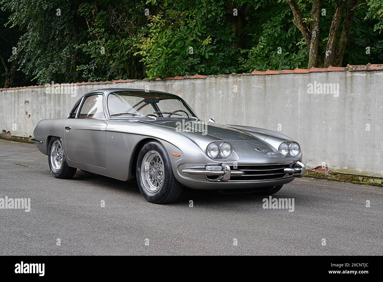 Lamborghini 400 Inter parked by a wall Stock Photo - Alamy