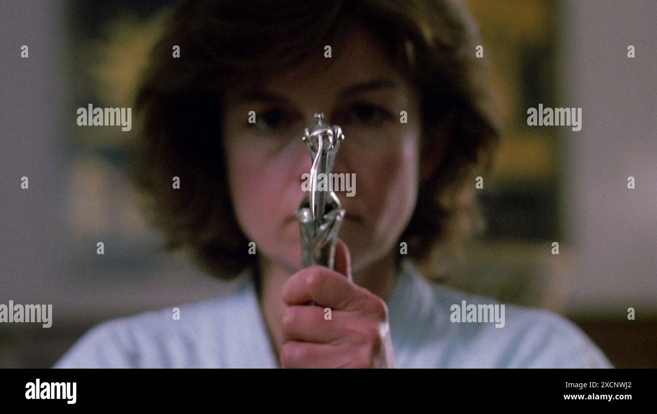 Dead Ringers Year : 1988 Canada Director: David Cronenberg Geneviève ...