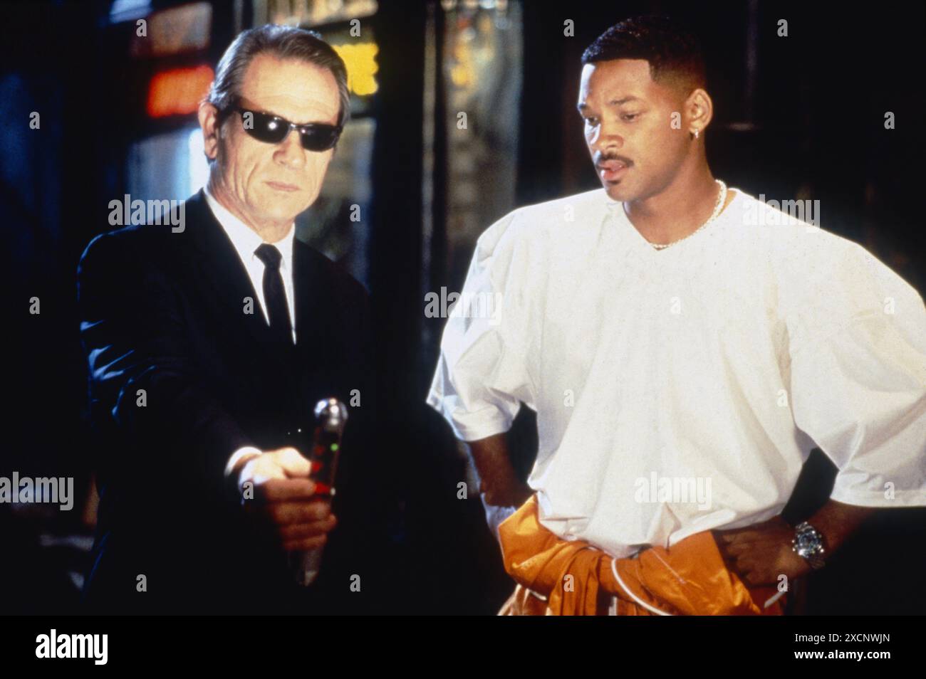 Men in Black Year: 1997 USA Director: Barry Sonnenfeld Tommy Lee Jones ...