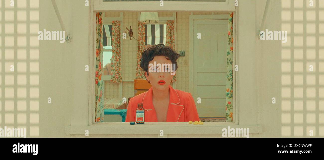 Scarlett johansson asteroid city hi-res stock photography and images - Alamy