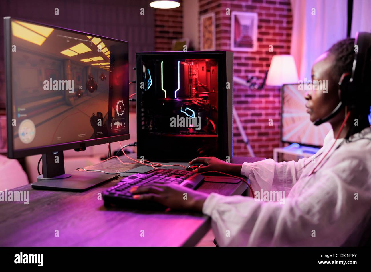 Girl headphones brick wall hi-res stock photography and images - Alamy