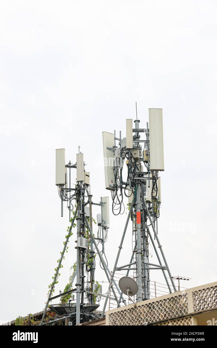 Wireless Communication Antenna pole, Mobile phone mast antenna pole on ...