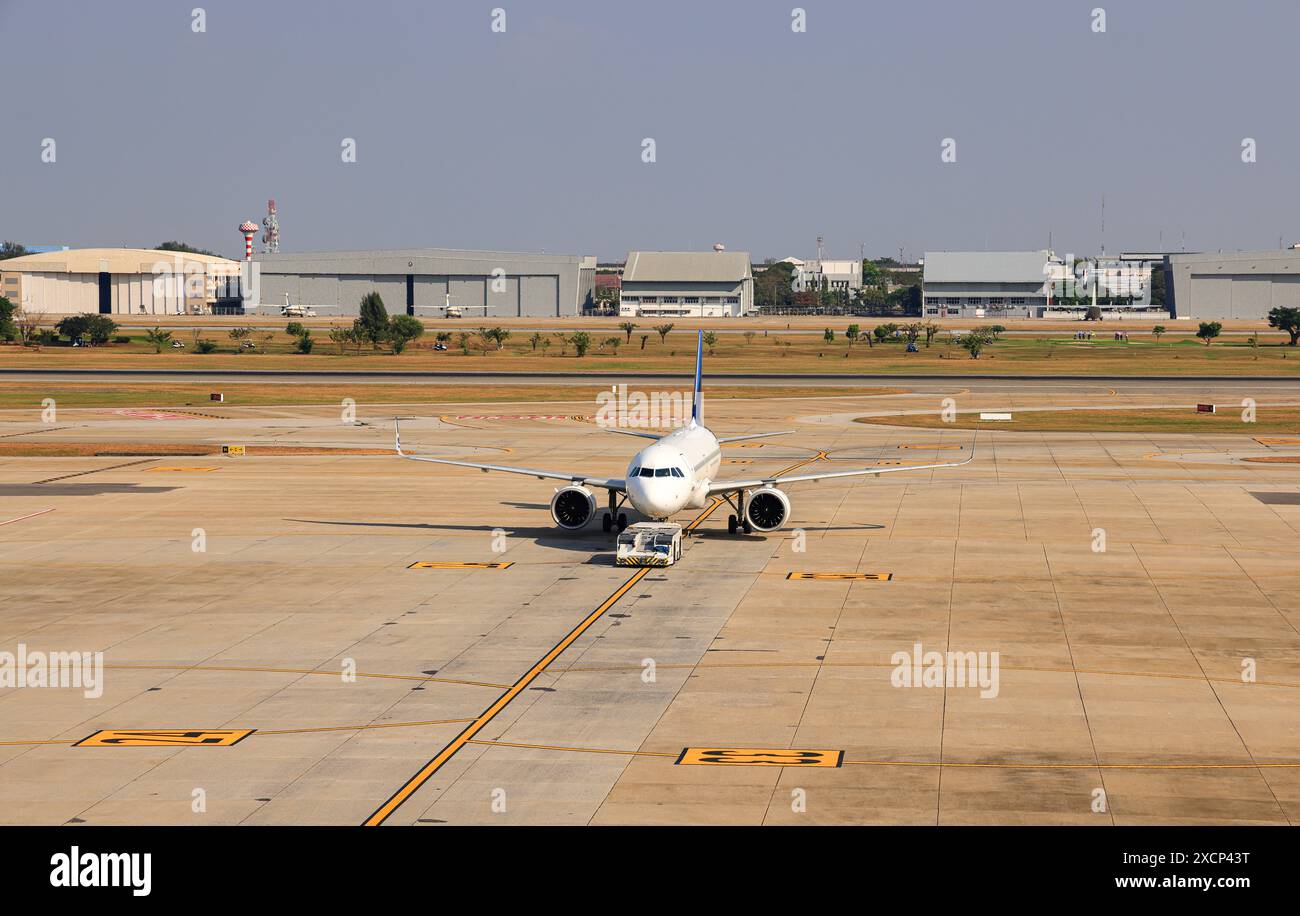 Airplane Tugs, Machine for push back the aircraft to taxiway in ground ...