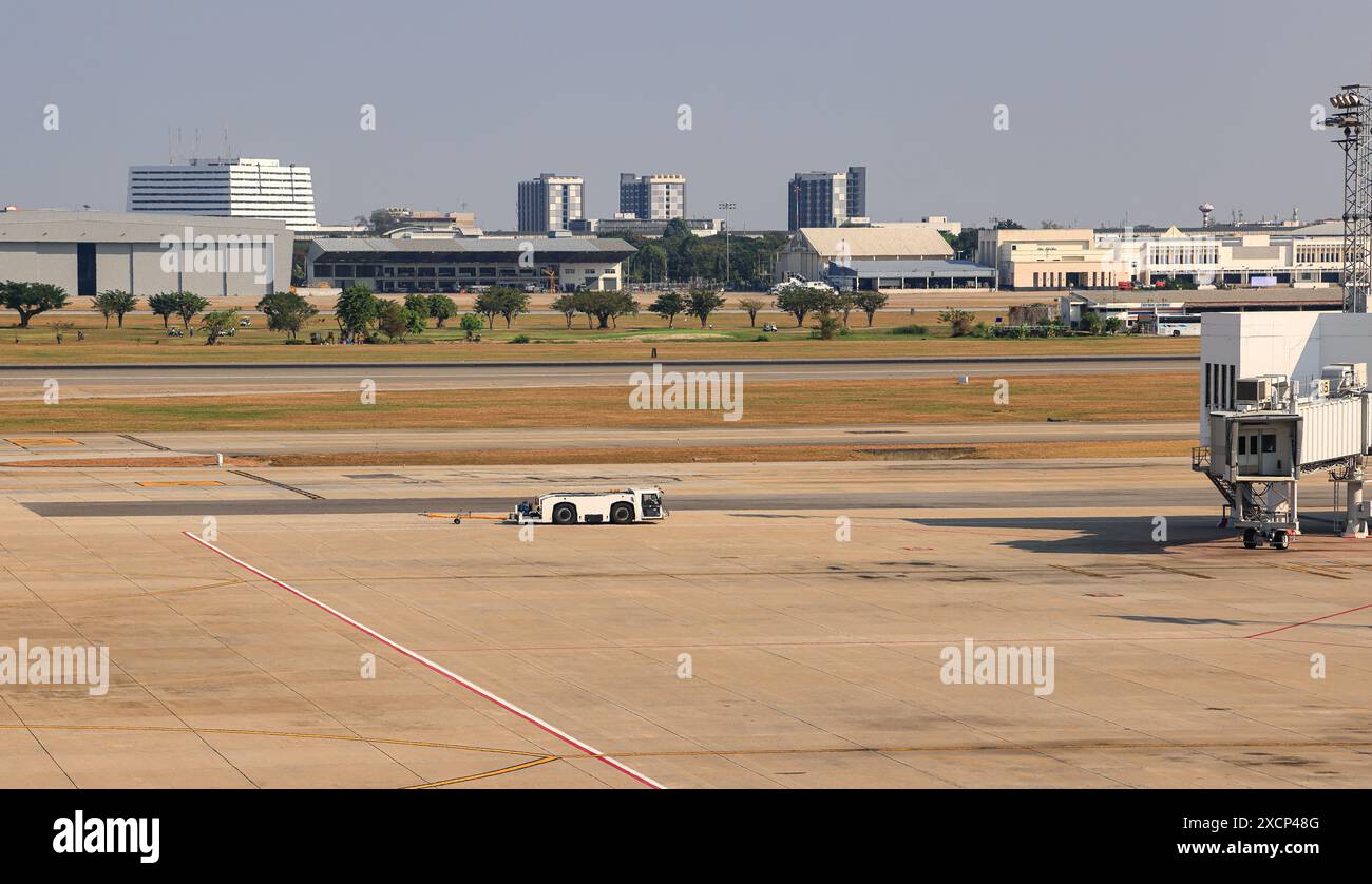 Airplane Tugs, Machine for push back the aircraft to taxiway in ground ...