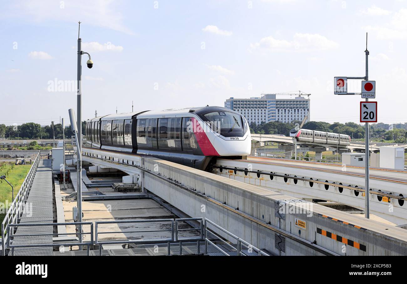 Urban monorail public transit hi-res stock photography and images - Alamy