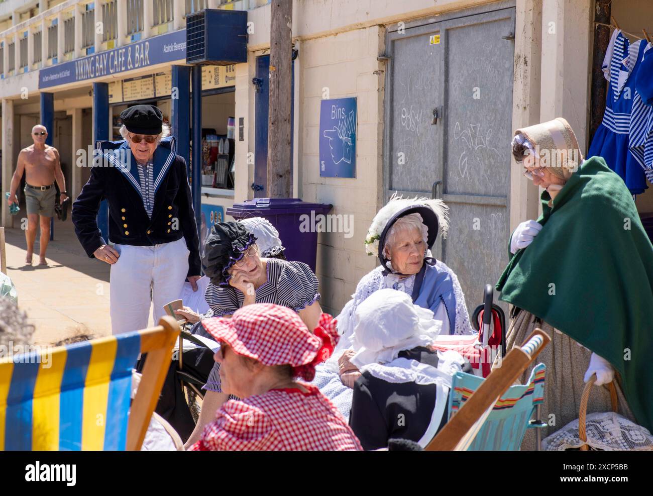 © Jeff Moore - WEATHER - Dickensian characters dressed in Victorian ...