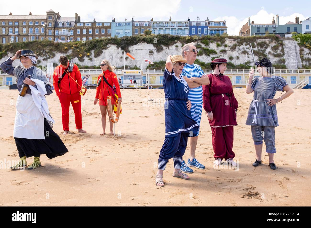 © Jeff Moore - WEATHER - Dickensian characters dressed in Victorian ...