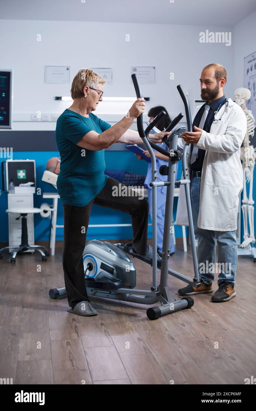 Fitness clinic patient works hi-res stock photography and images - Alamy