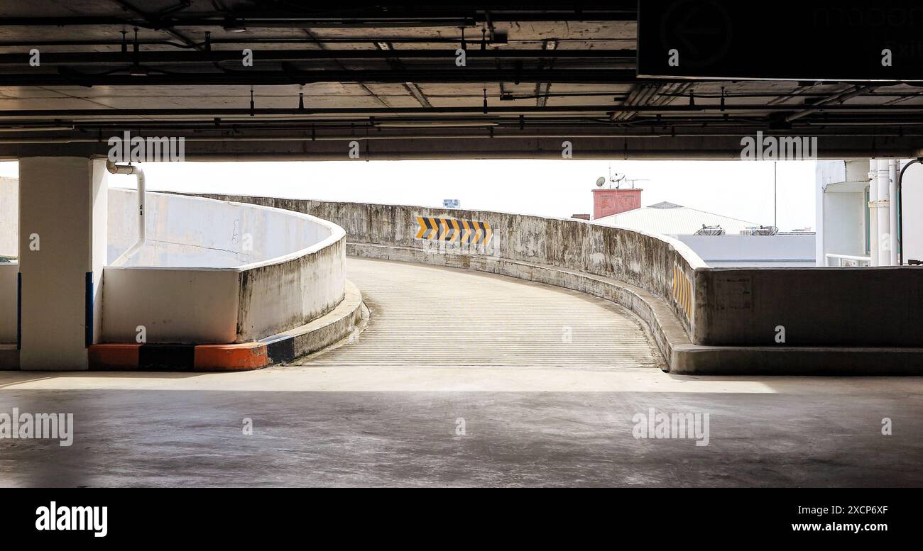 Empty underground parking lot area hi-res stock photography and images ...