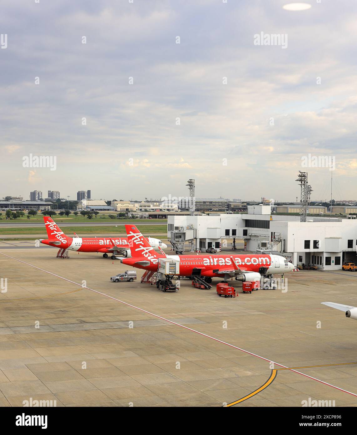 Pre-flight service and handling procedures at airport, luggage and ...