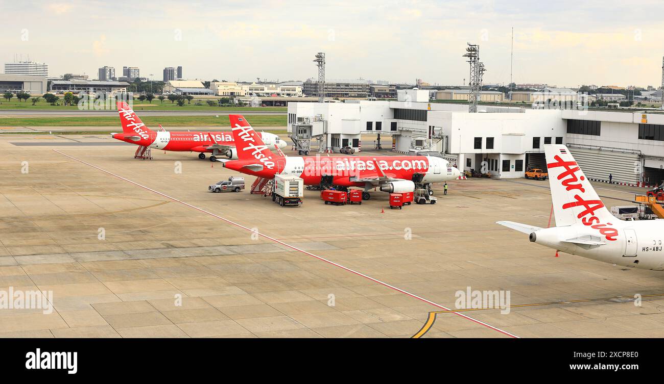 Pre-flight service and handling procedures at airport, luggage and ...