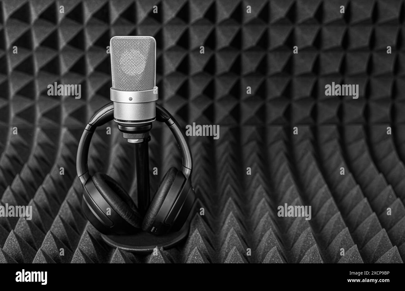 Microphone media on air Black and White Stock Photos & Images - Alamy
