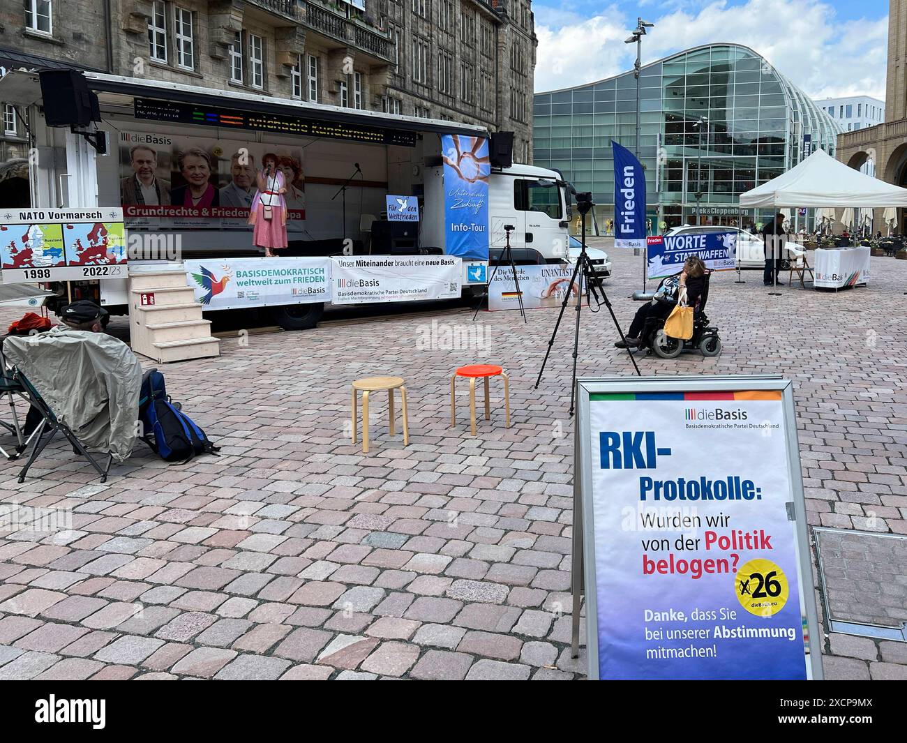 Wahlkampfstand Die Basis Wahlkampfstand Die Basis in Chemnitz / Die ...