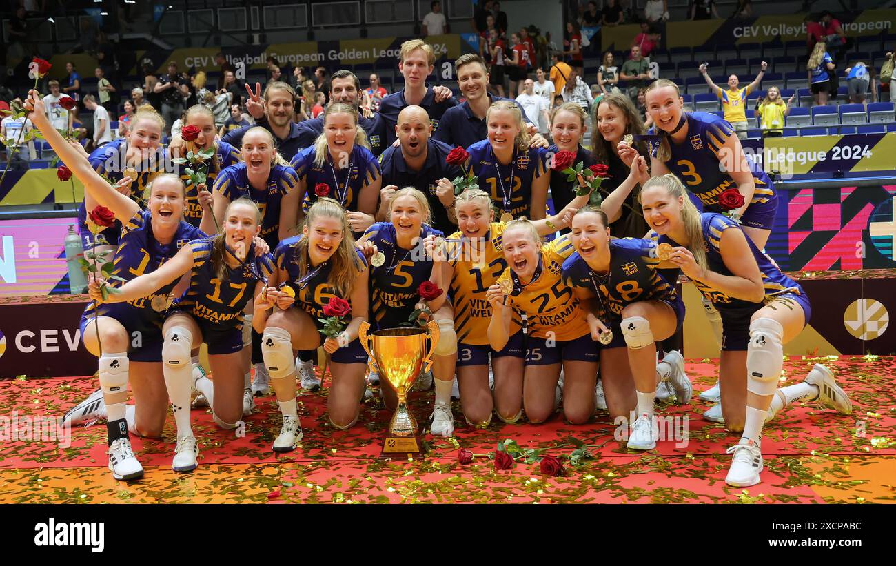 Ostrava, Czech Republic. 16th June, 2024. The winning Swedish team pose ...