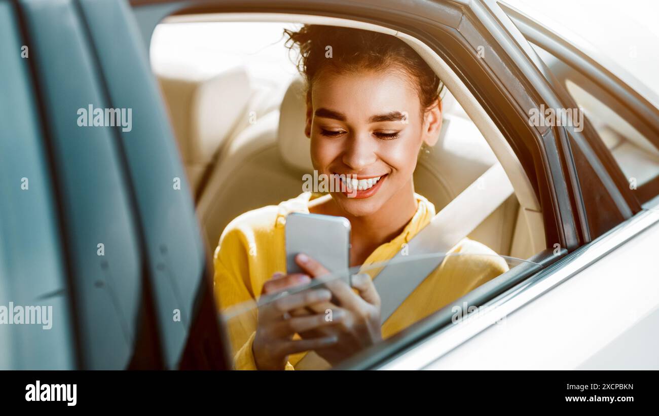Mobile texting car hi-res stock photography and images - Alamy