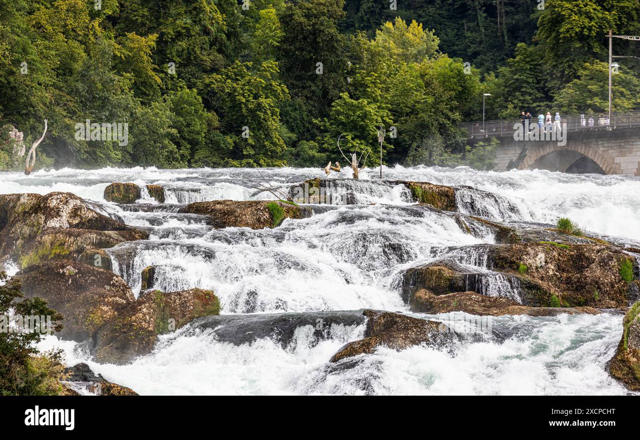 Der Rheinfall, welcher nicht nur ein Naturspektakel ist, sondern auch ...