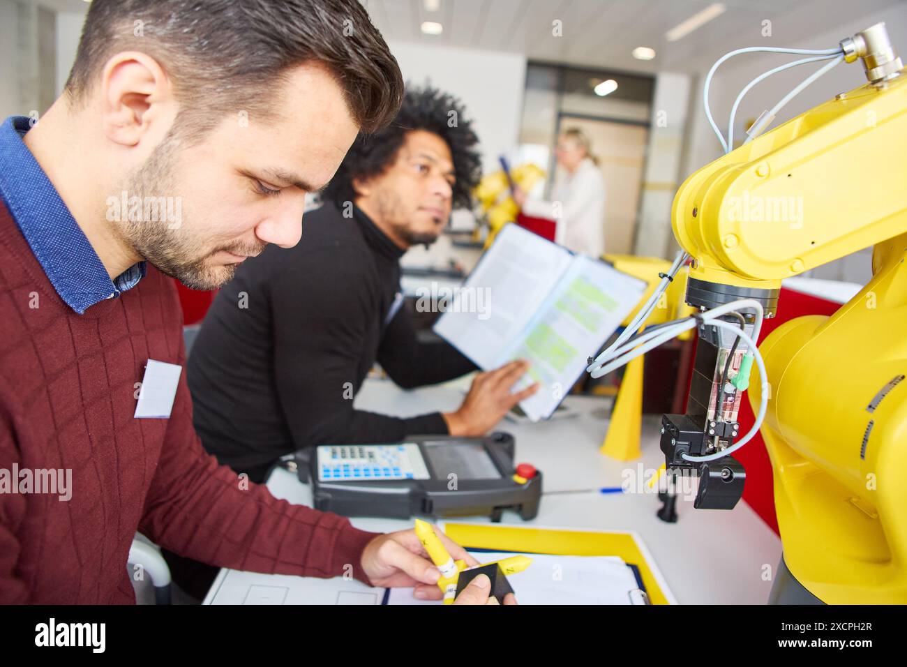 Industrial robots hi-res stock photography and images - Alamy