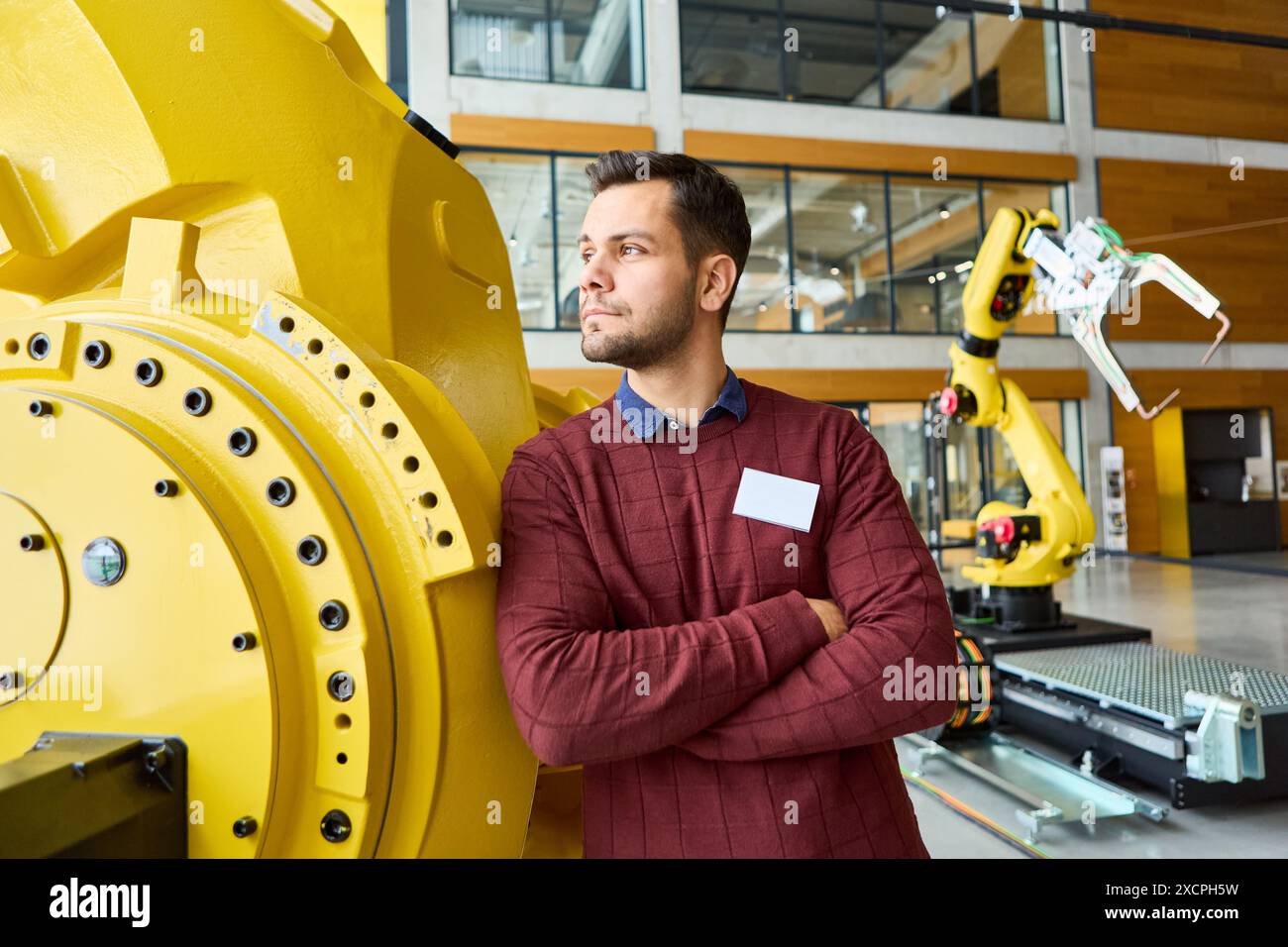 Robotics manufacturing yellow hi-res stock photography and images - Alamy