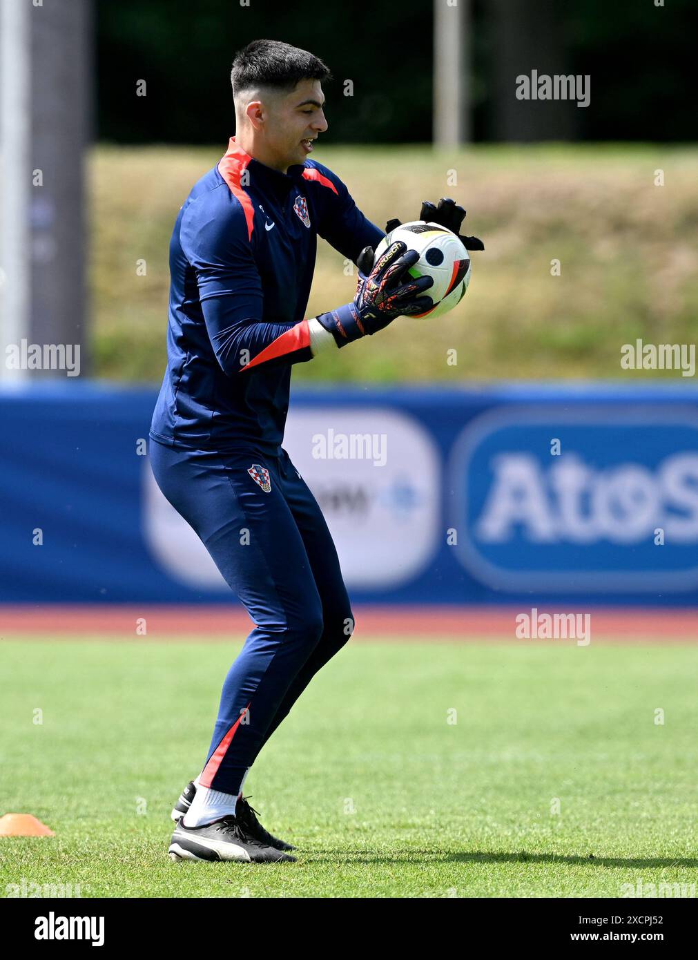 NEURUPPIN, GERMANY - JUNE 18: Croatia Goalkeeper Nediljko Labrovic ...