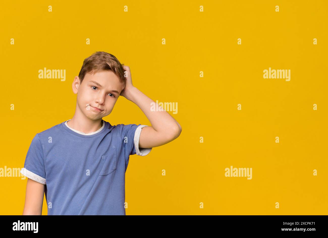 Child scratching head confused hi-res stock photography and images - Alamy