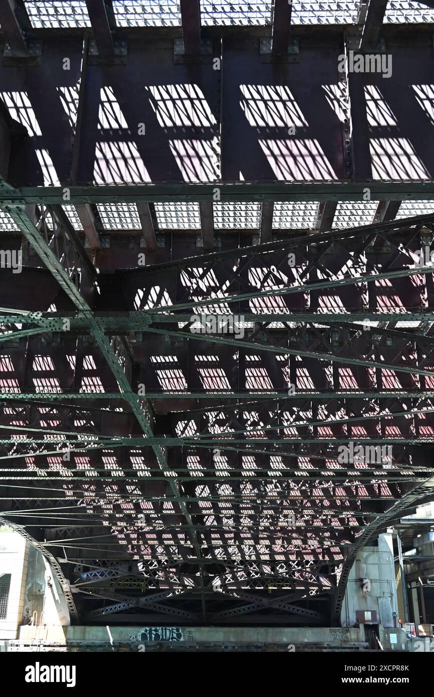 The underside of one of Chicago's iconic bascule trunnion lift bridges ...