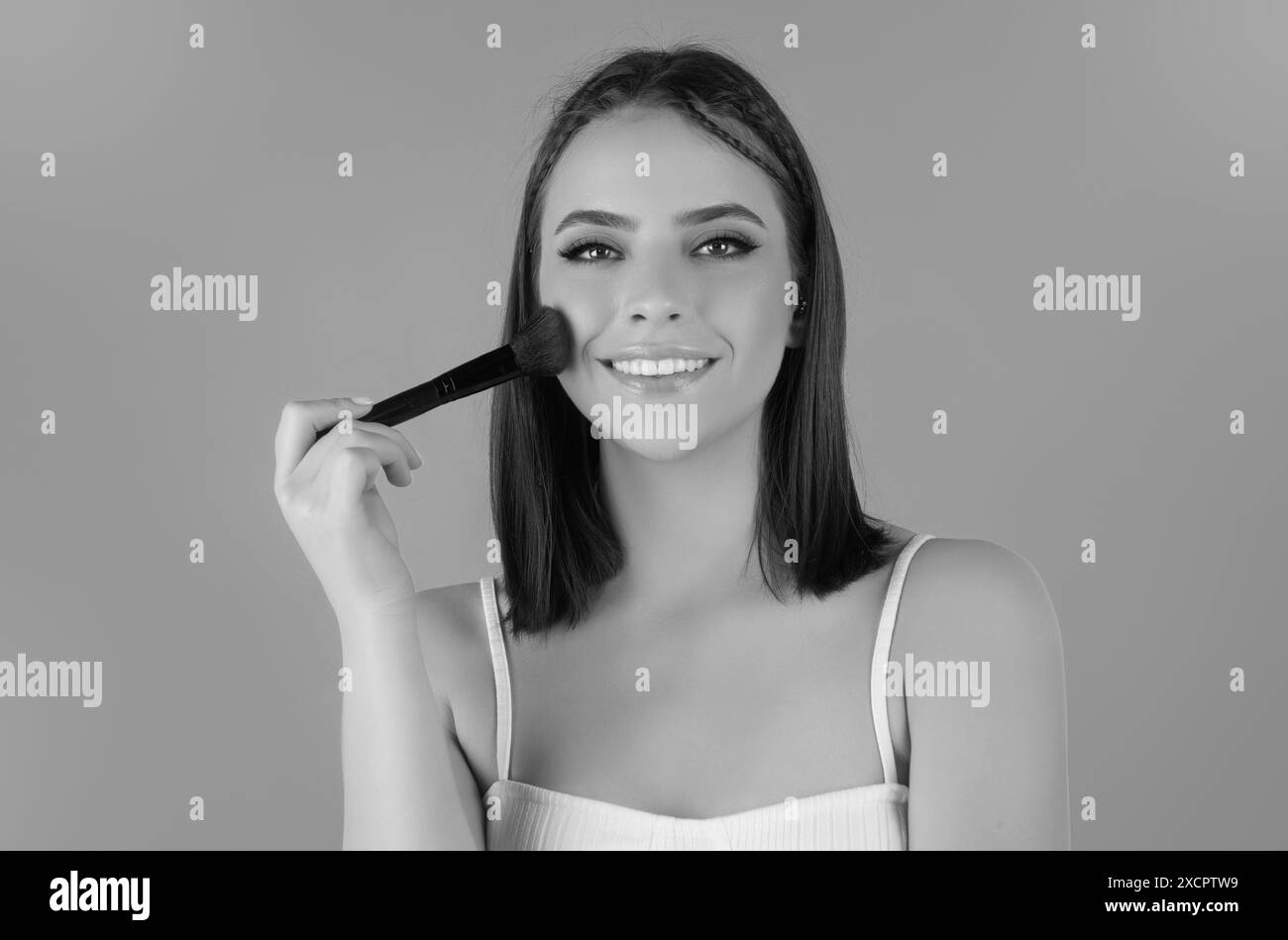 Contouring powder Black and White Stock Photos & Images - Alamy