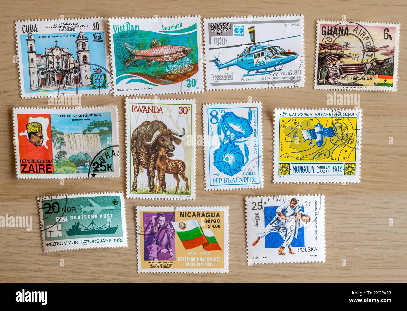 Collection of used international stamps: Rwanda, Zaire, Nicaragua ...