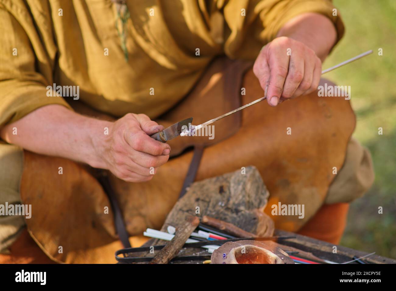 Blacksmith making jewelry hi-res stock photography and images - Alamy