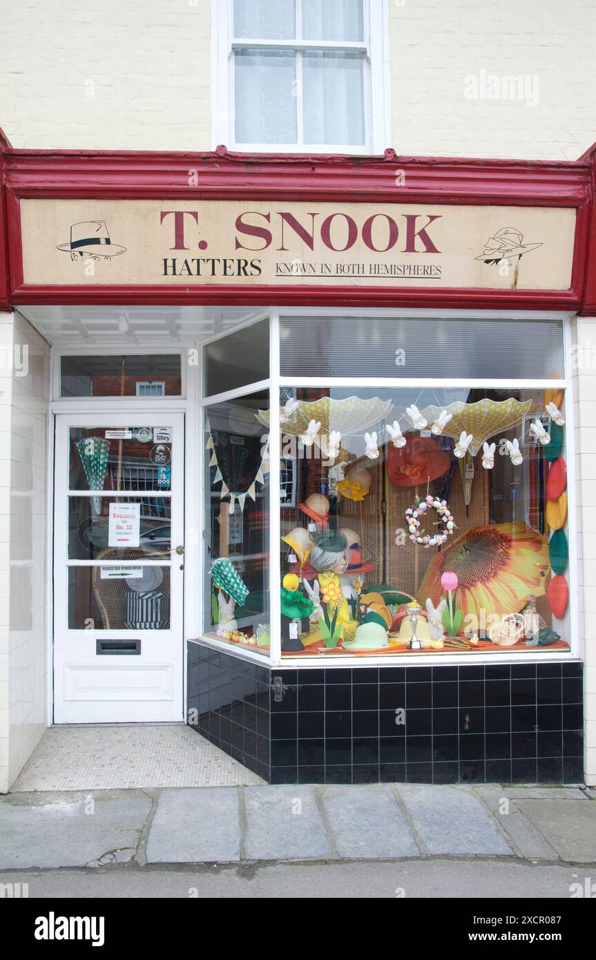 Mad hatter hat shop front hi-res stock photography and images - Alamy