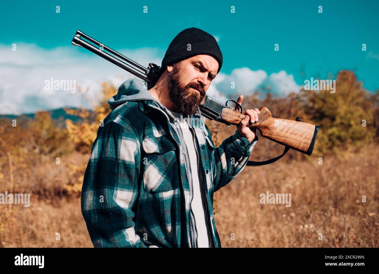 Hunter with shotgun gun on hunt. Gun rifle Stock Photo - Alamy