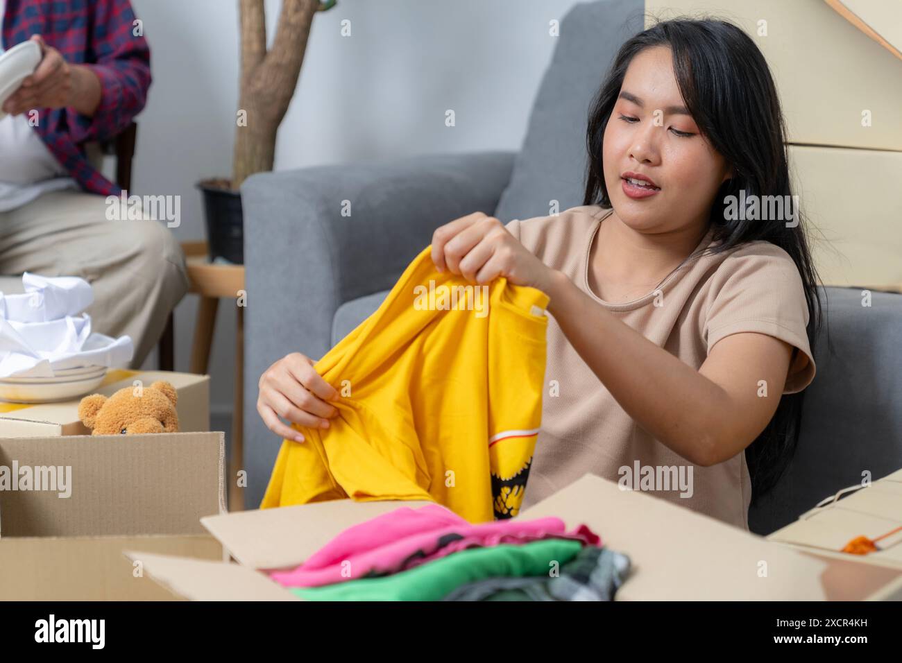 Couple separation packing hi-res stock photography and images - Alamy