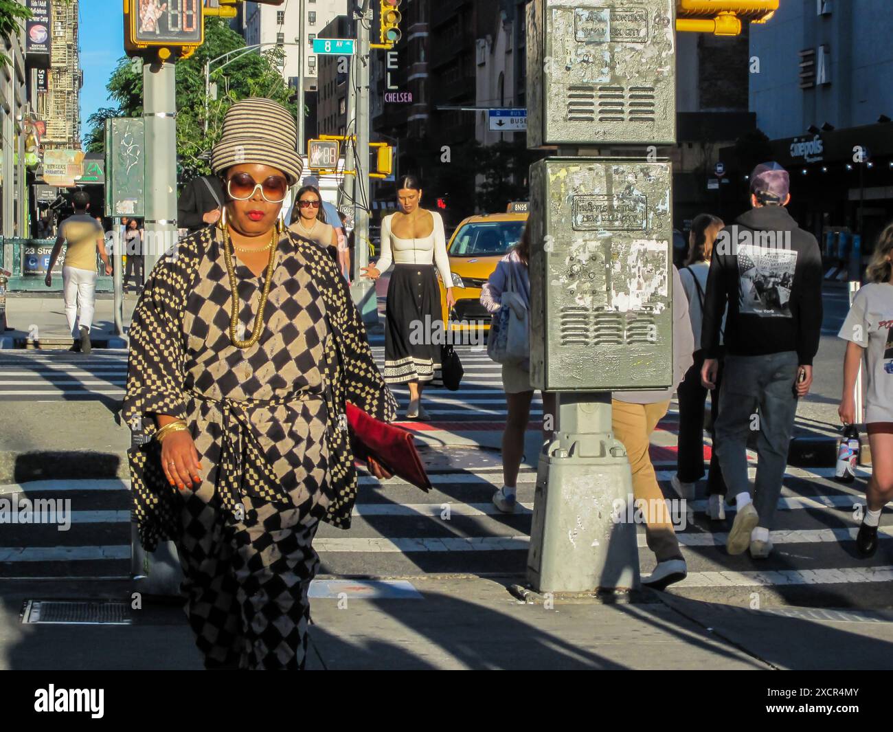 People hurry about their business in the late afternoon in Chelsea in ...