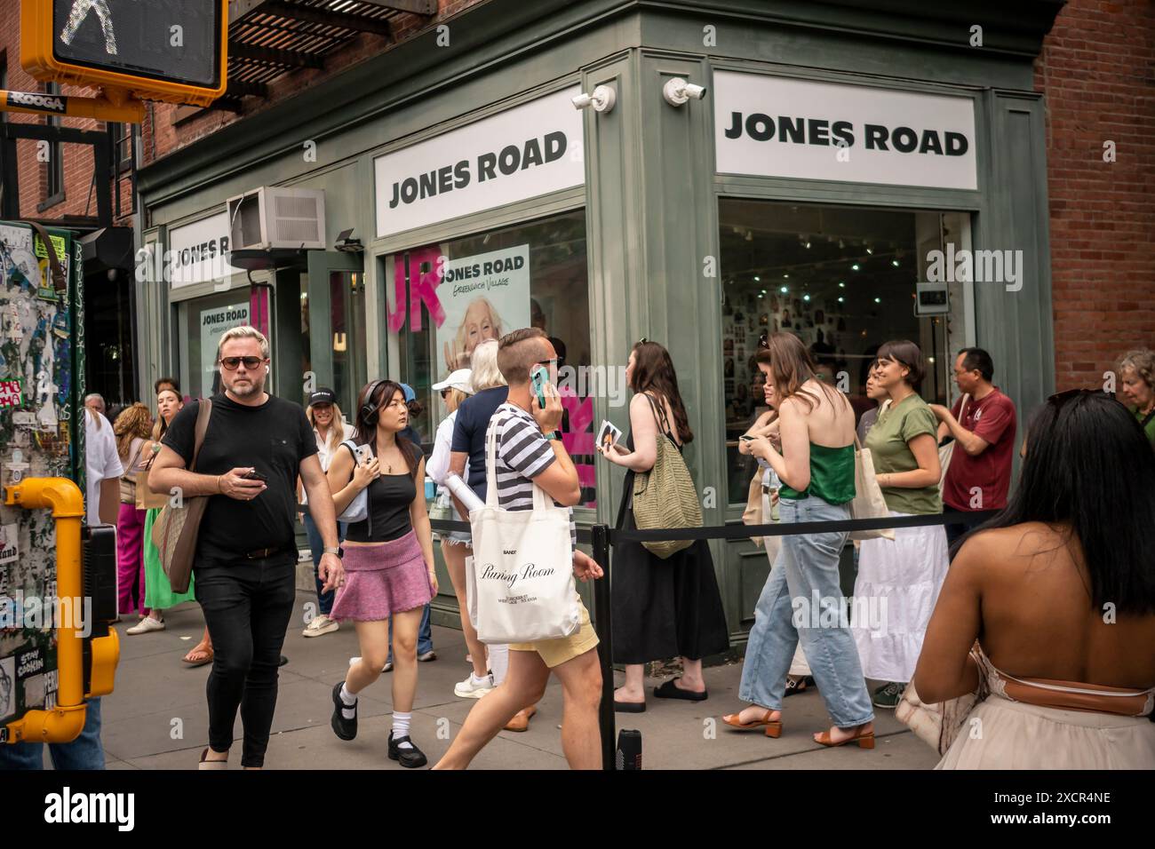 Beauty mavens flock to the grand opening of the Jones Road brand ...