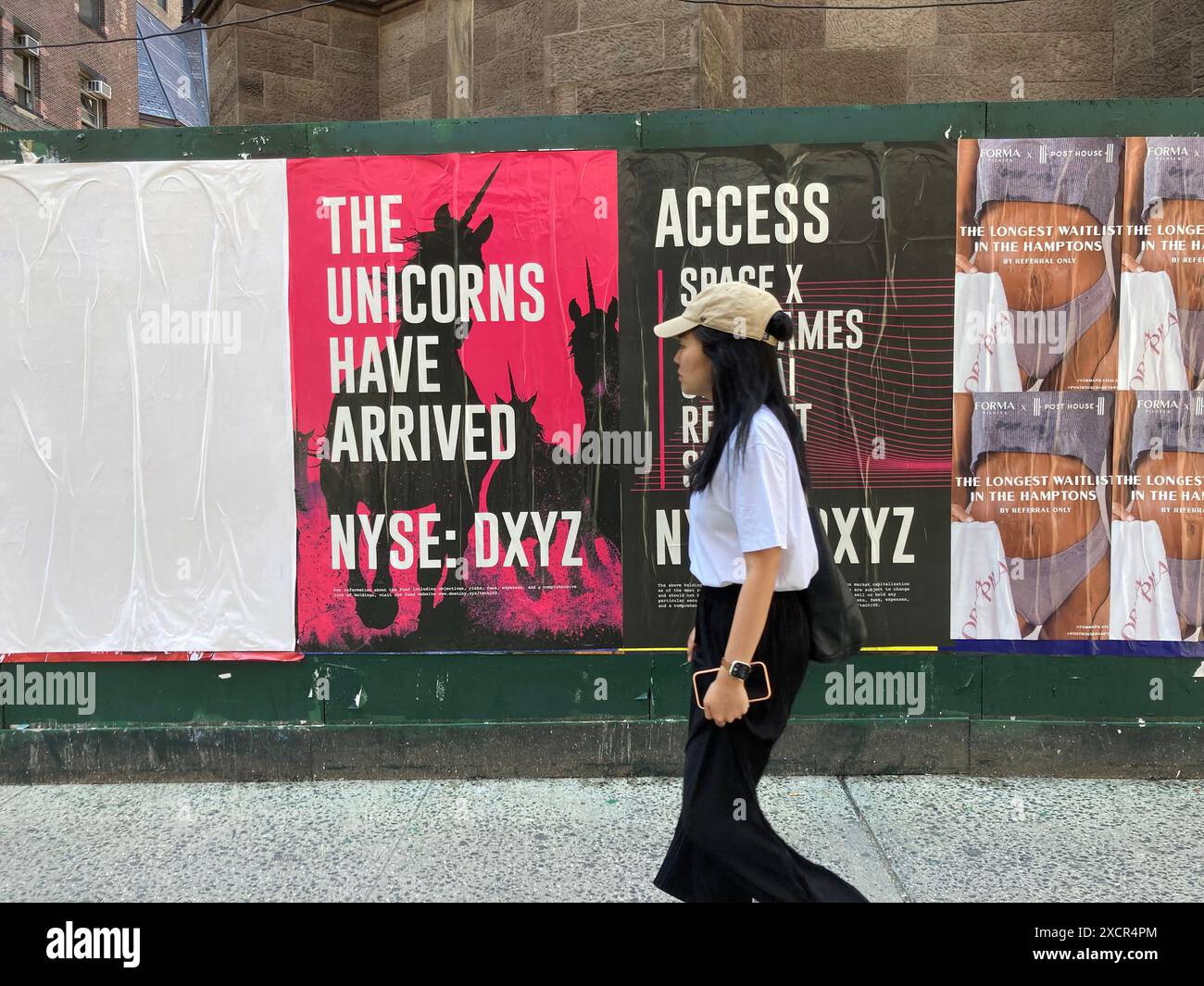 Posters advertising hi-res stock photography and images - Alamy