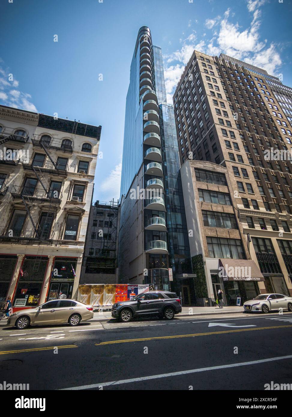 Tall skinny building in nyc skyline hi-res stock photography and images ...