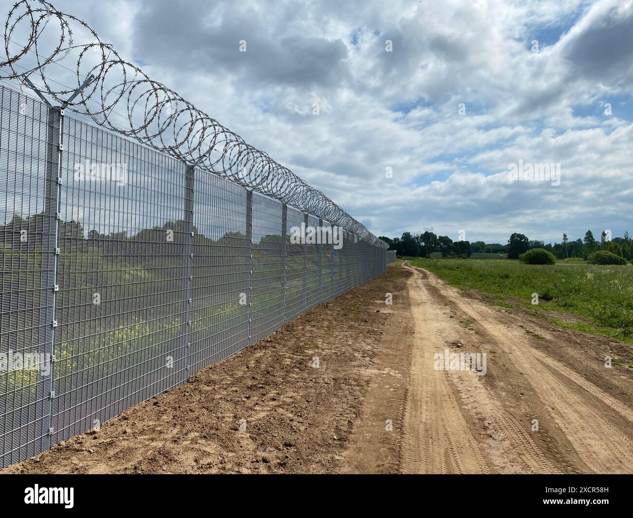 Karsava, Latvia. 18th June, 2024. Completed border fence on the Latvian ...
