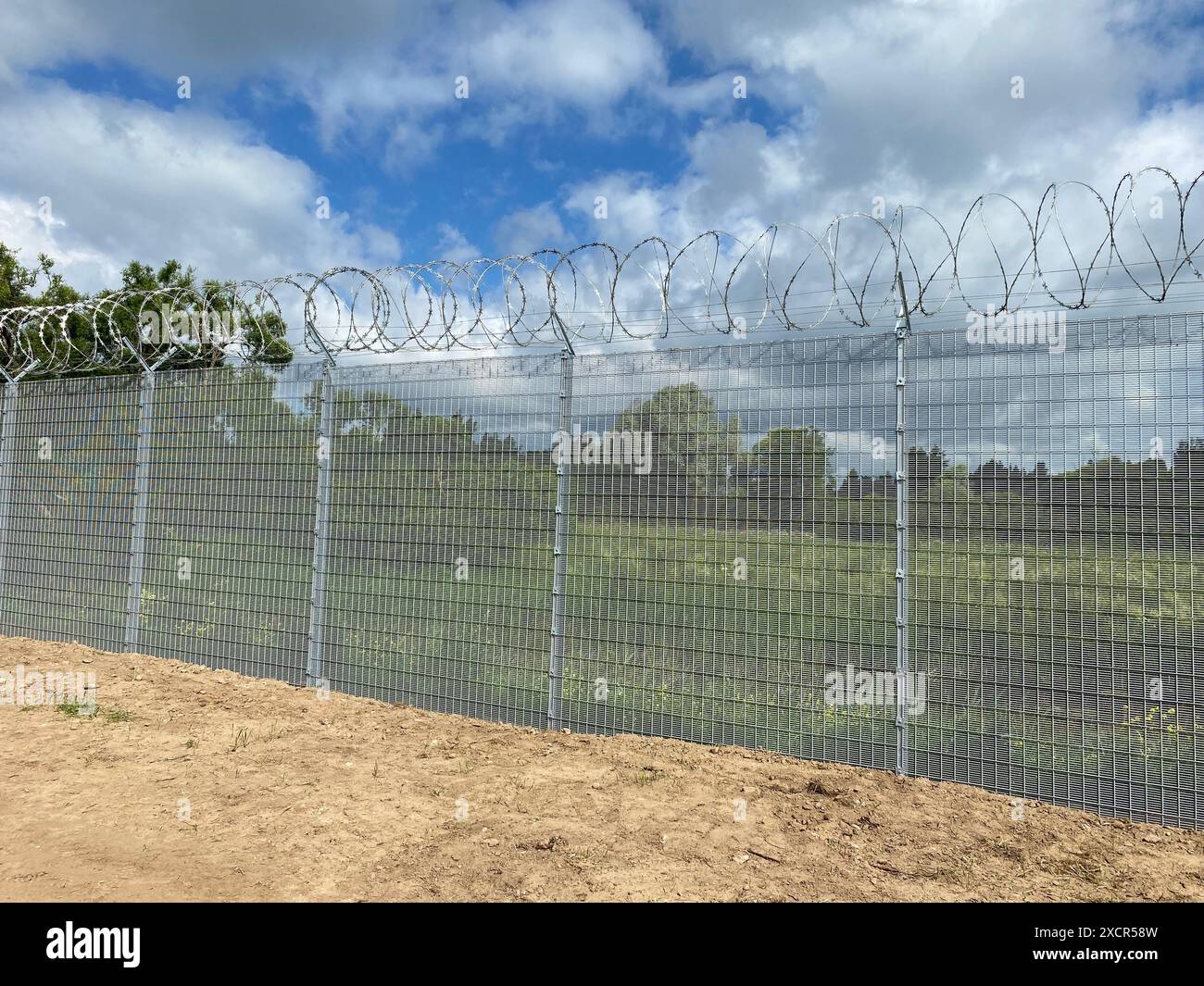 Karsava, Latvia. 18th June, 2024. Completed border fence on the Latvian ...