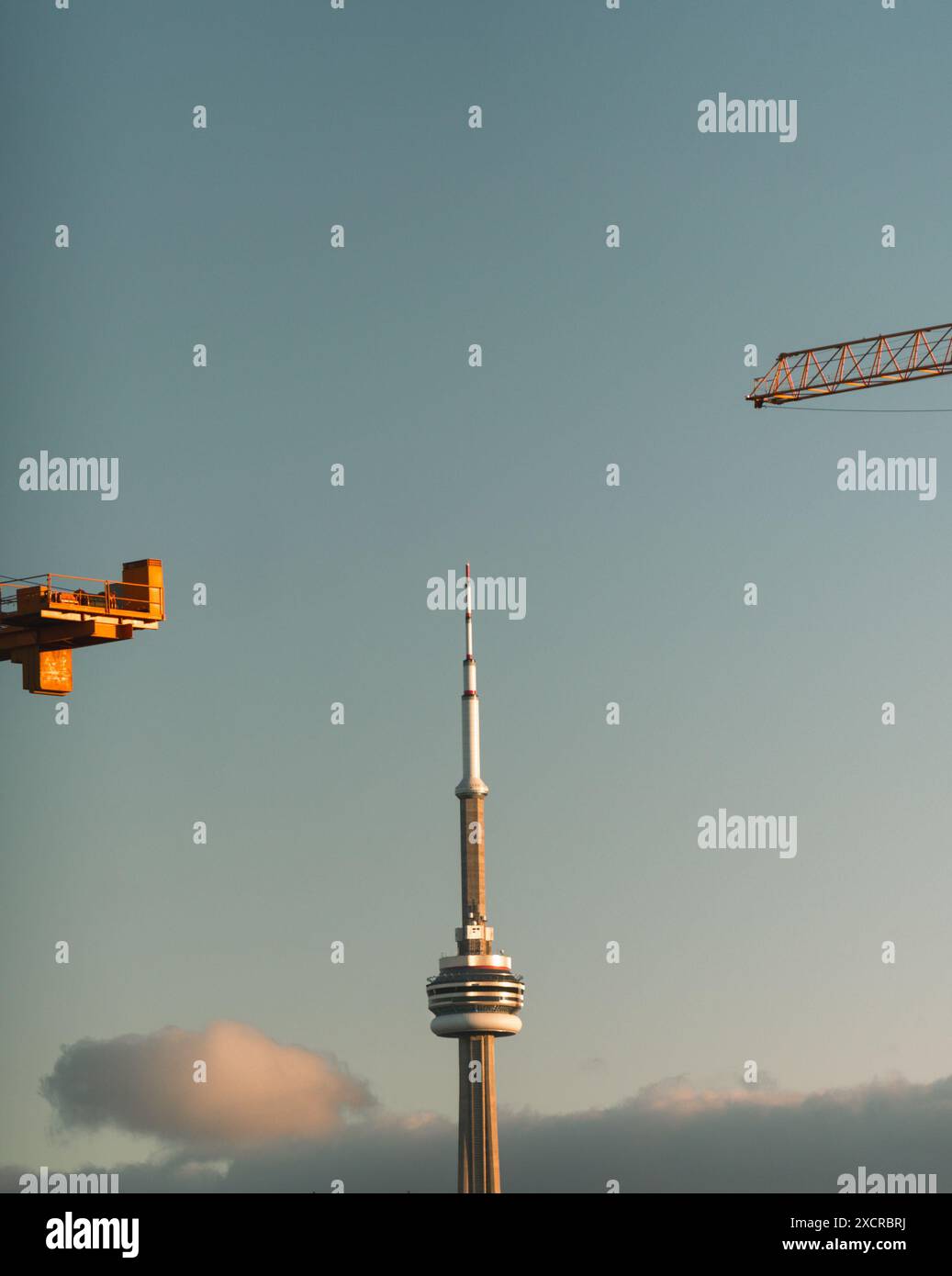 Toronto cn tower and construction hi-res stock photography and images ...