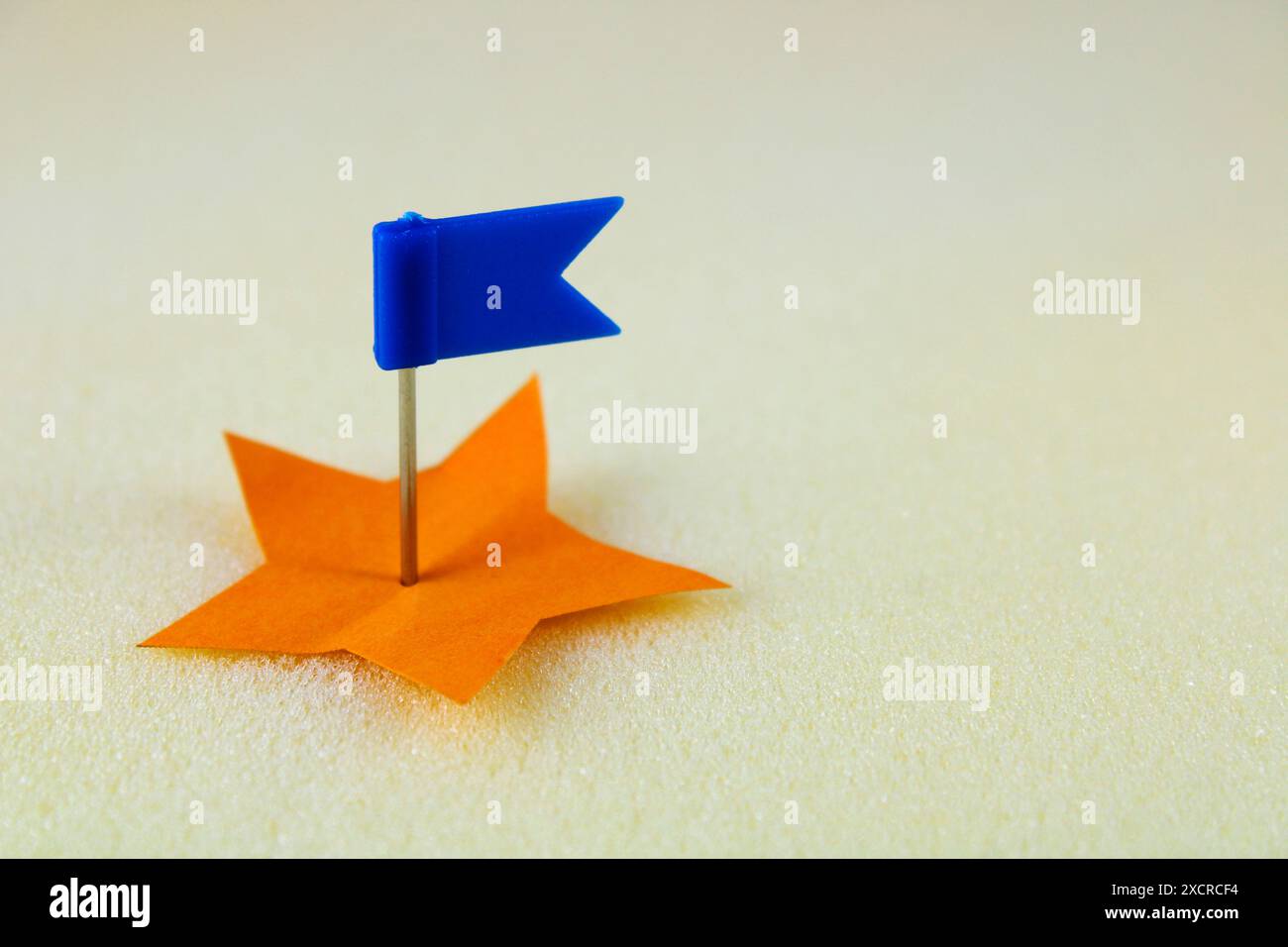 Thumbtack sign hi-res stock photography and images - Alamy