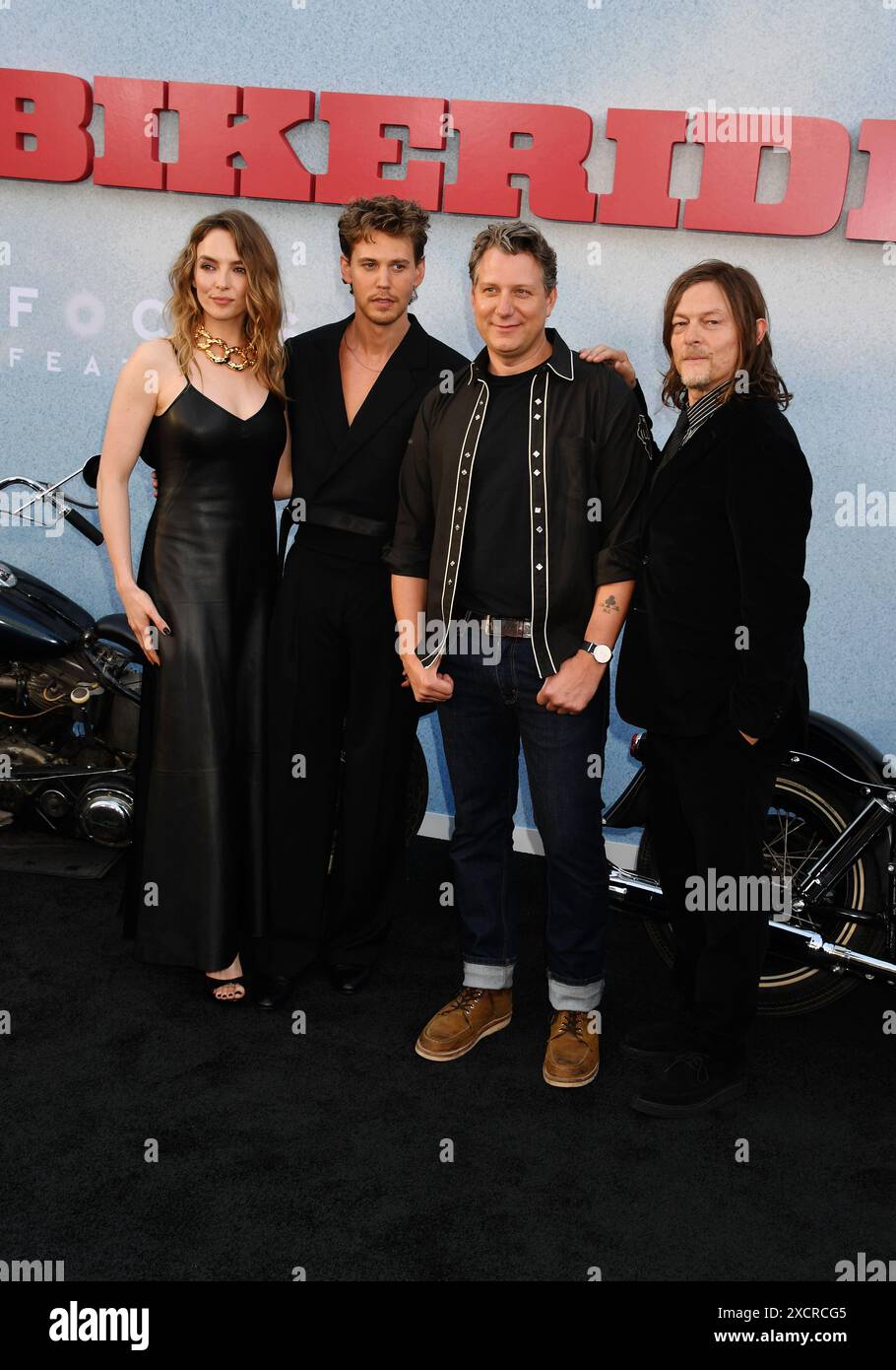 HOLLYWOOD, CALIFORNIA - JUNE 17: (L-R) Jodie Comer, Austin Butler, Jeff ...