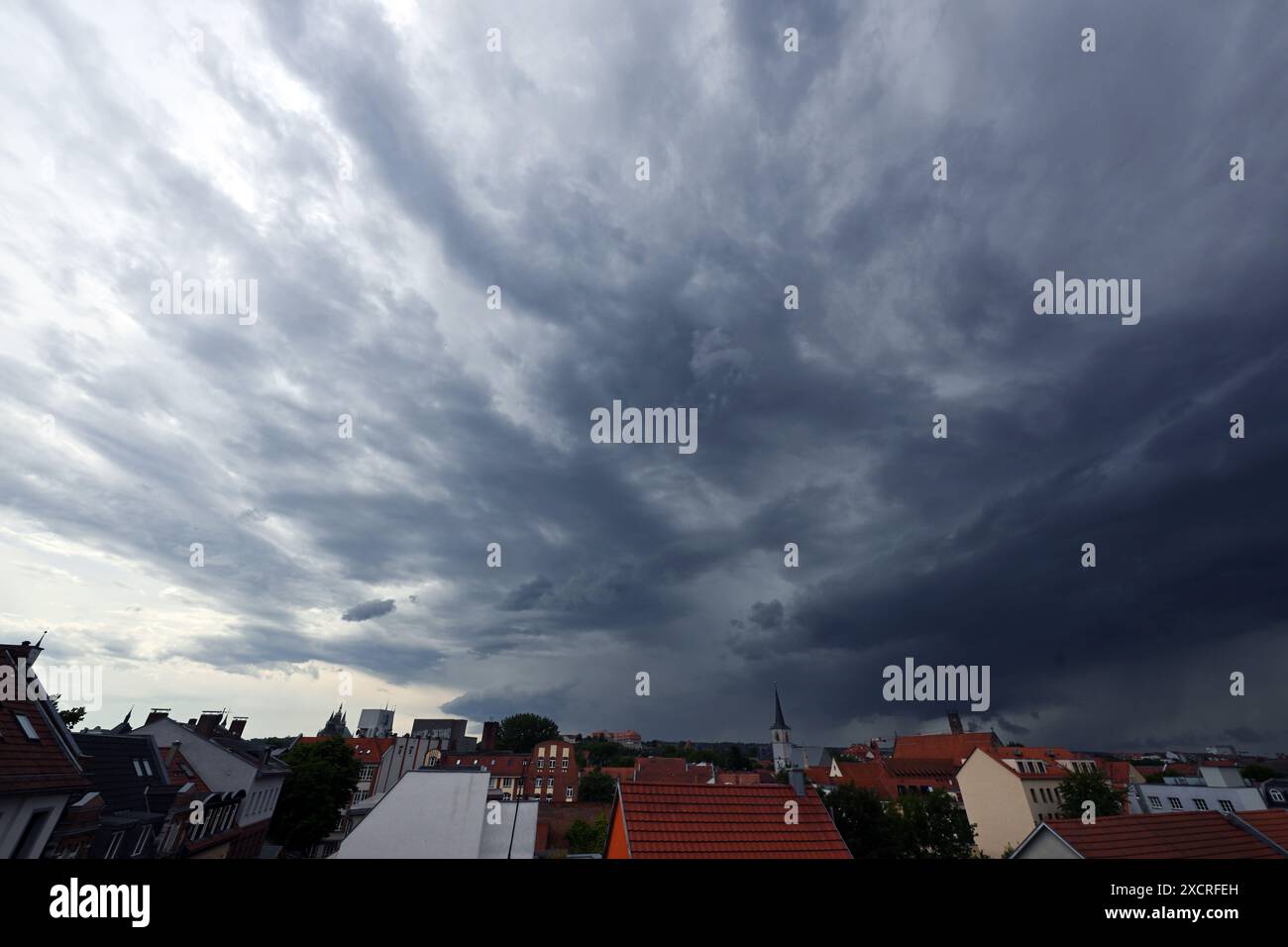 18 June 2024, Thuringia, Erfurt: Dark clouds are gathering over Erfurt. The German Weather ...
