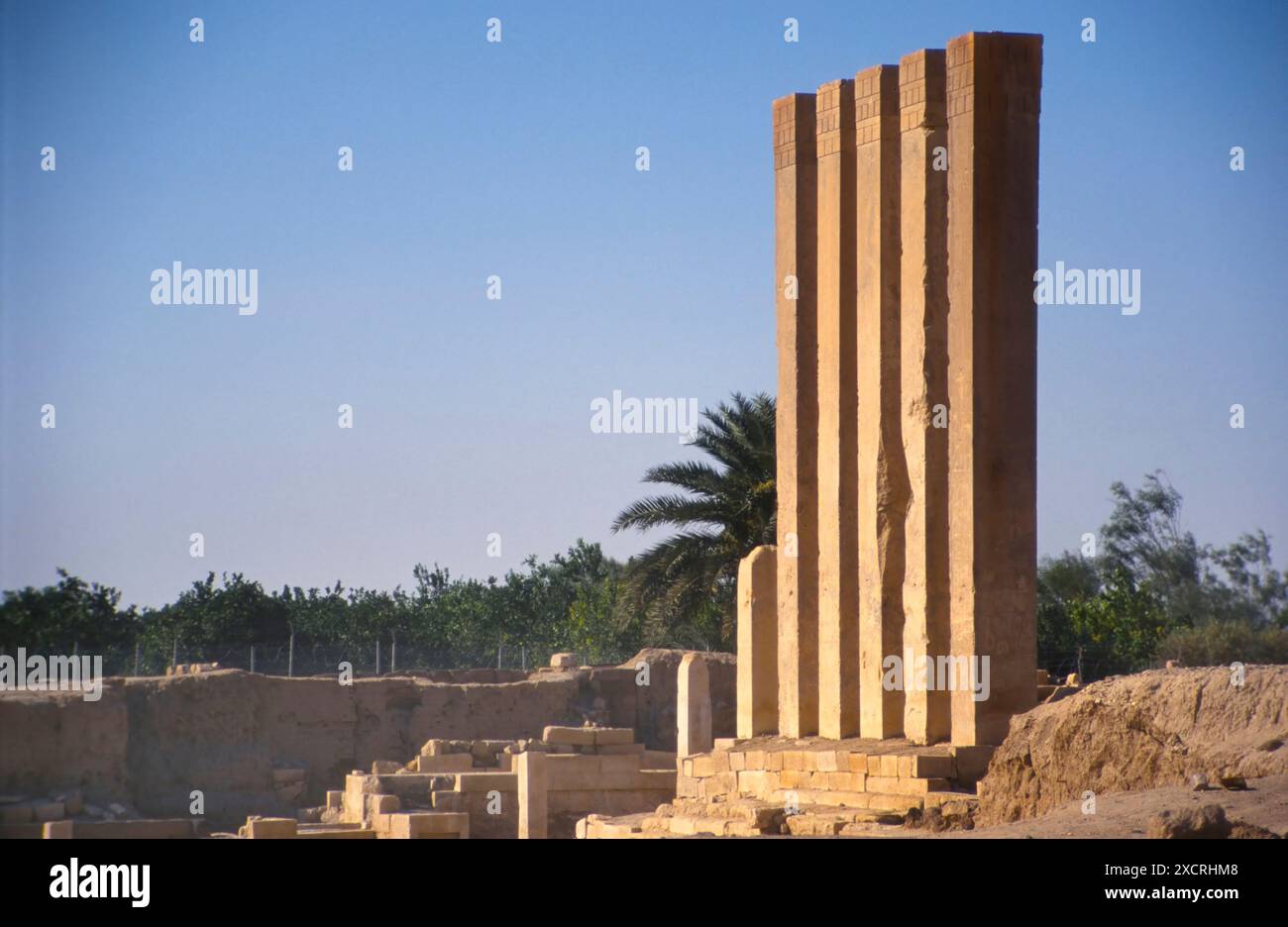 The Baran temple. The ruins of the ancient temple Baran at Marib in ...
