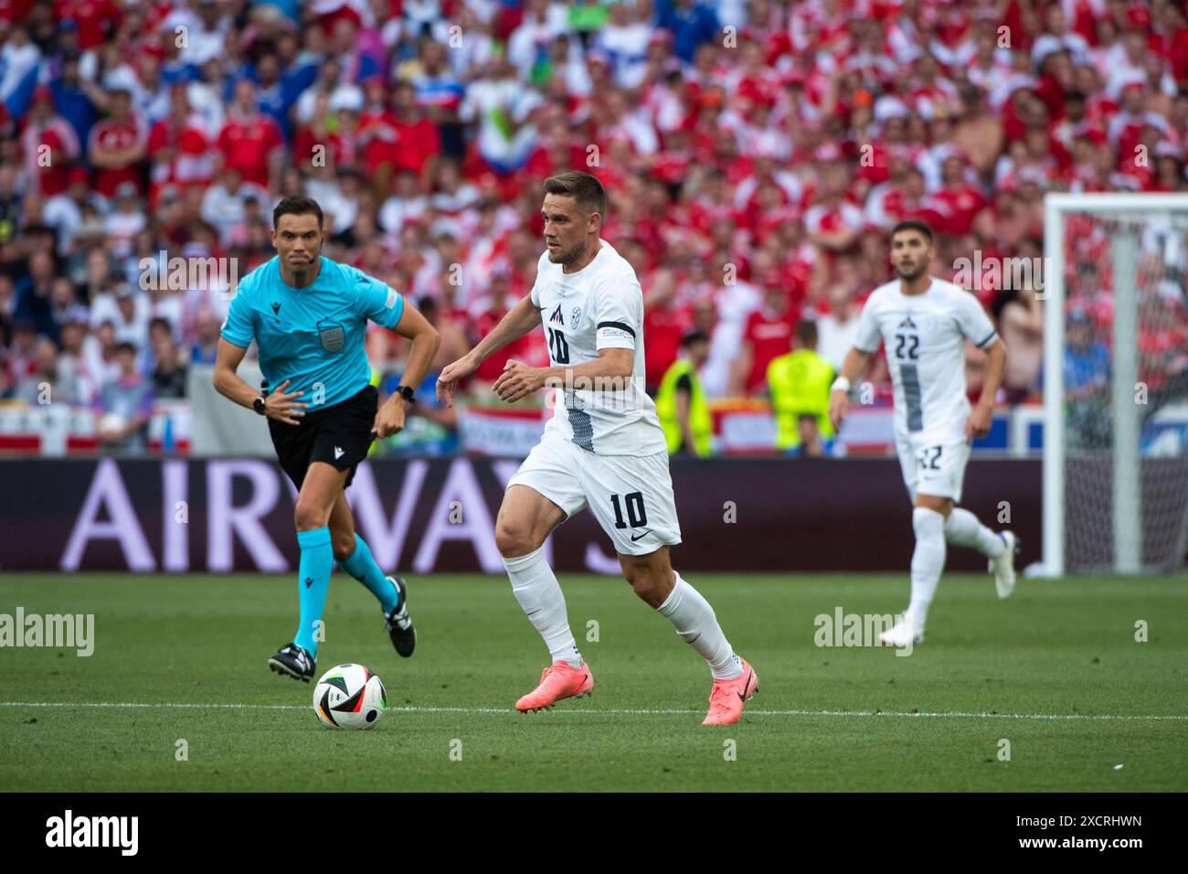 Timi Max Elsnik (Slowenien, #10) am Ball, GER, Slovenia (SVN) vs ...