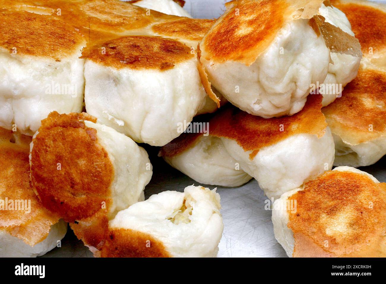 Golden fried texture hi-res stock photography and images - Alamy