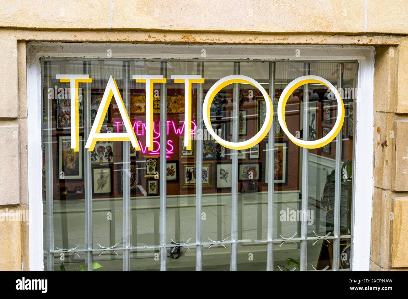 Tattoo parlour window Stock Photo - Alamy
