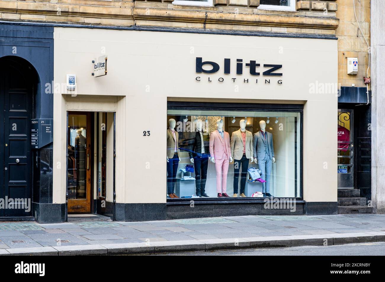 Europe european storefront storefronts hi-res stock photography and ...