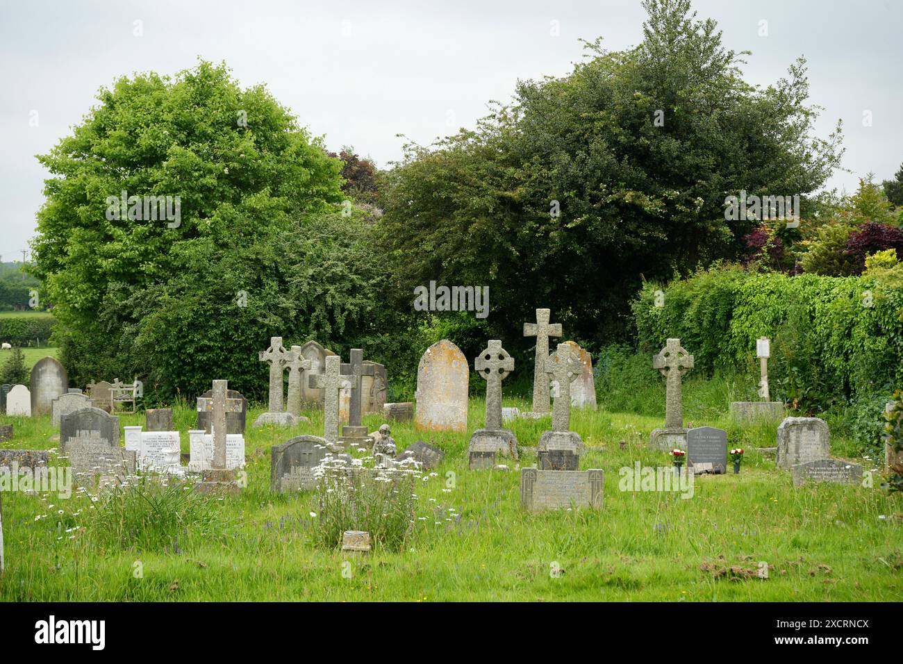 Gravestones in the graveyard at All Saints Church Stock Photo - Alamy