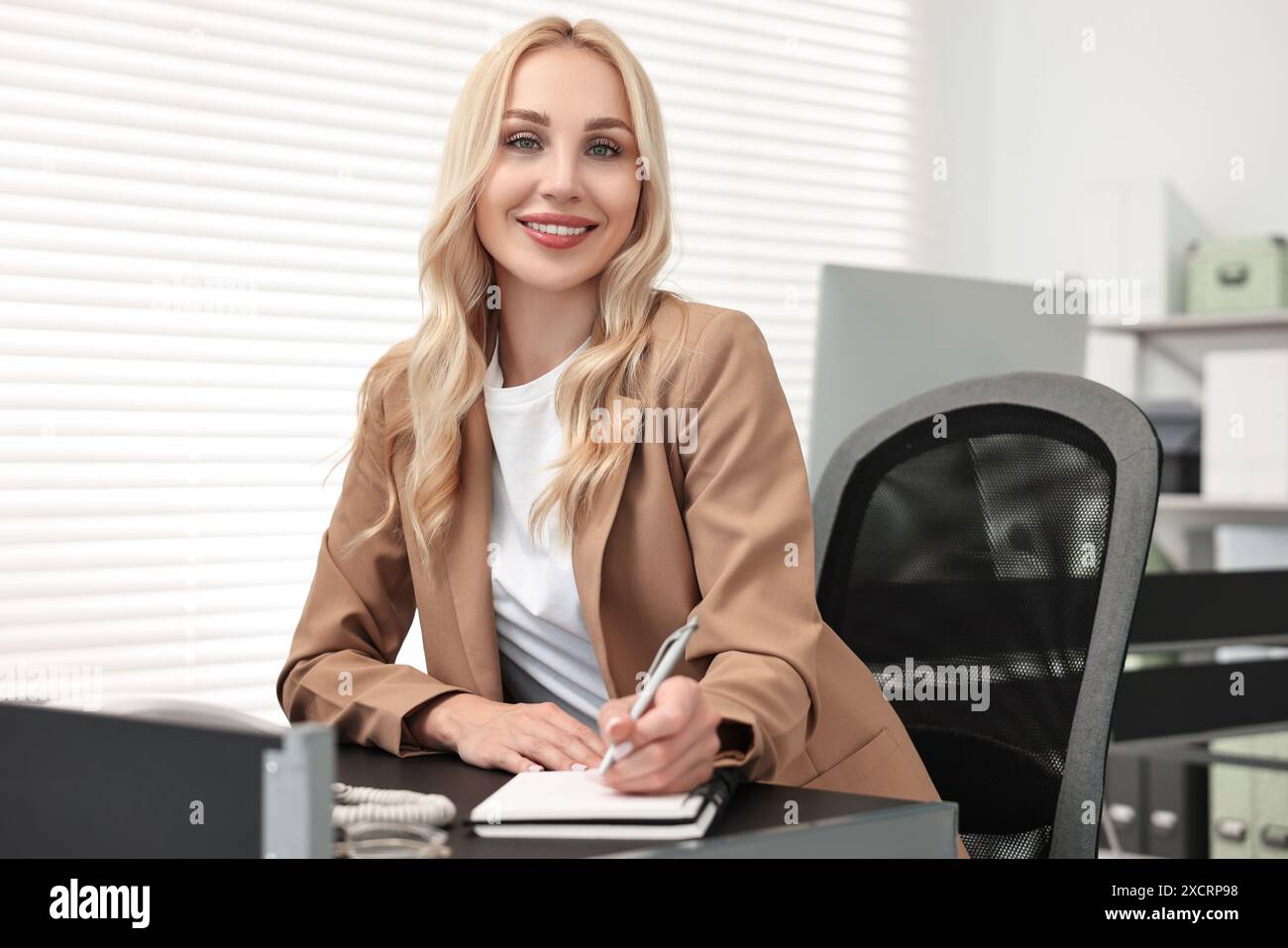 Female office worker taking notes hi-res stock photography and images ...