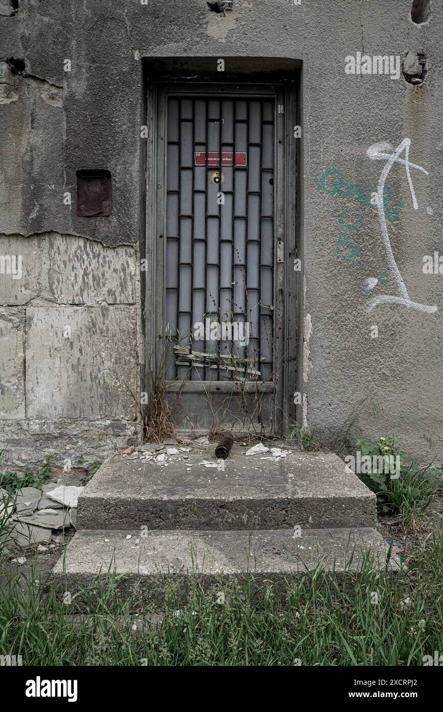 Metal balcony door glass hi-res stock photography and images - Alamy